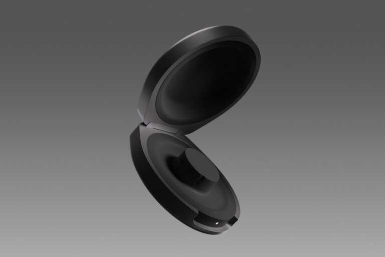 Oura Ring 4 Ceramic Works With a New Charging Case