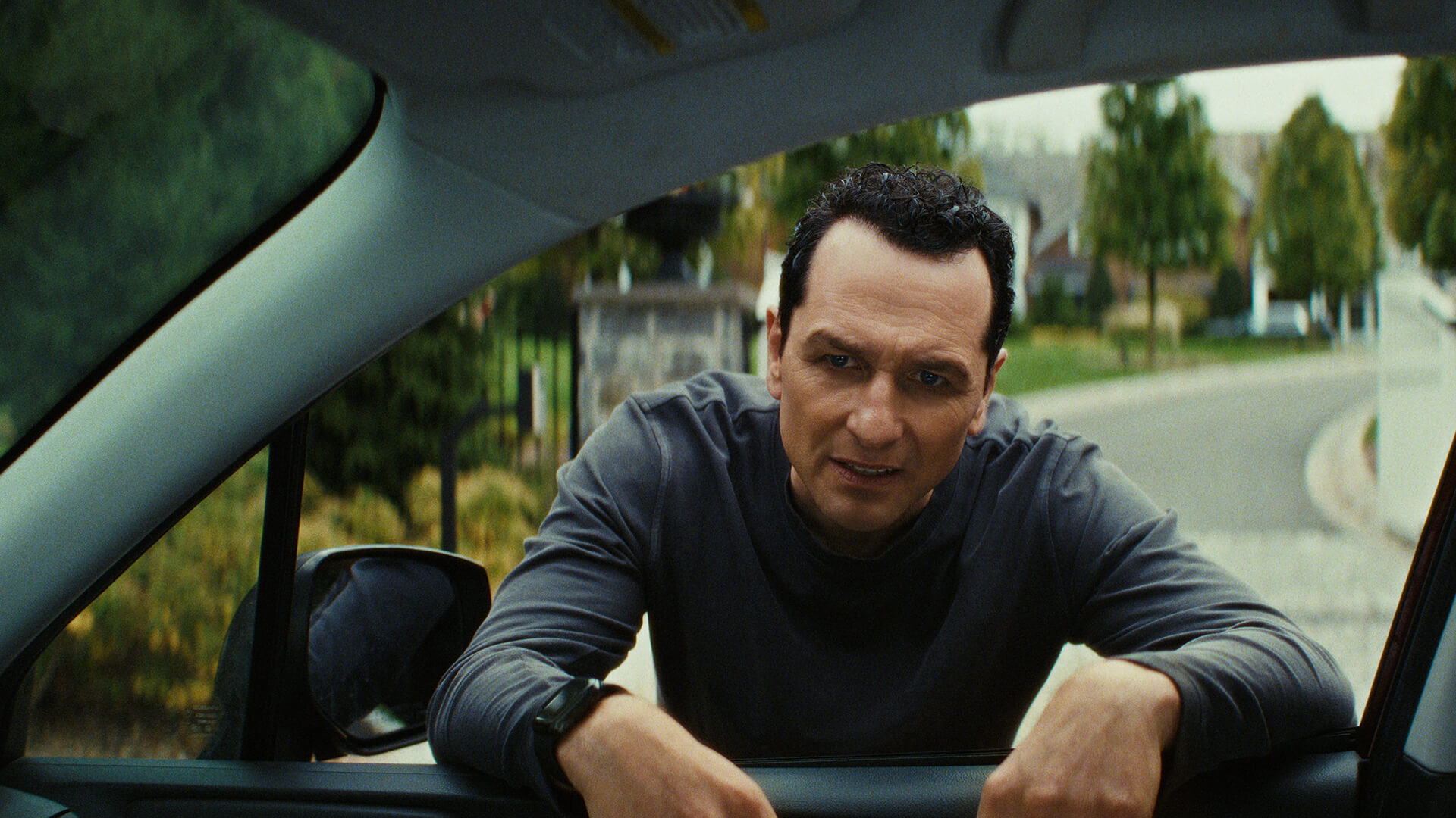 The Beast in Me Review: Shaky Plot But Puts You on Edge
